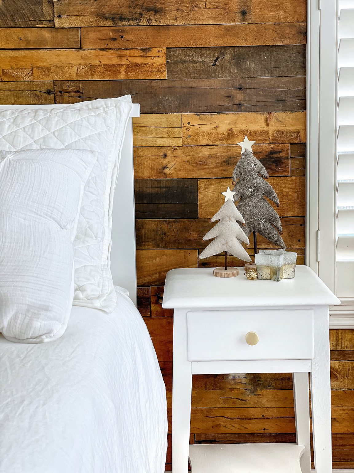 Easy Ways To Add Christmas Decor to Your Bedroom - Pasha is Home