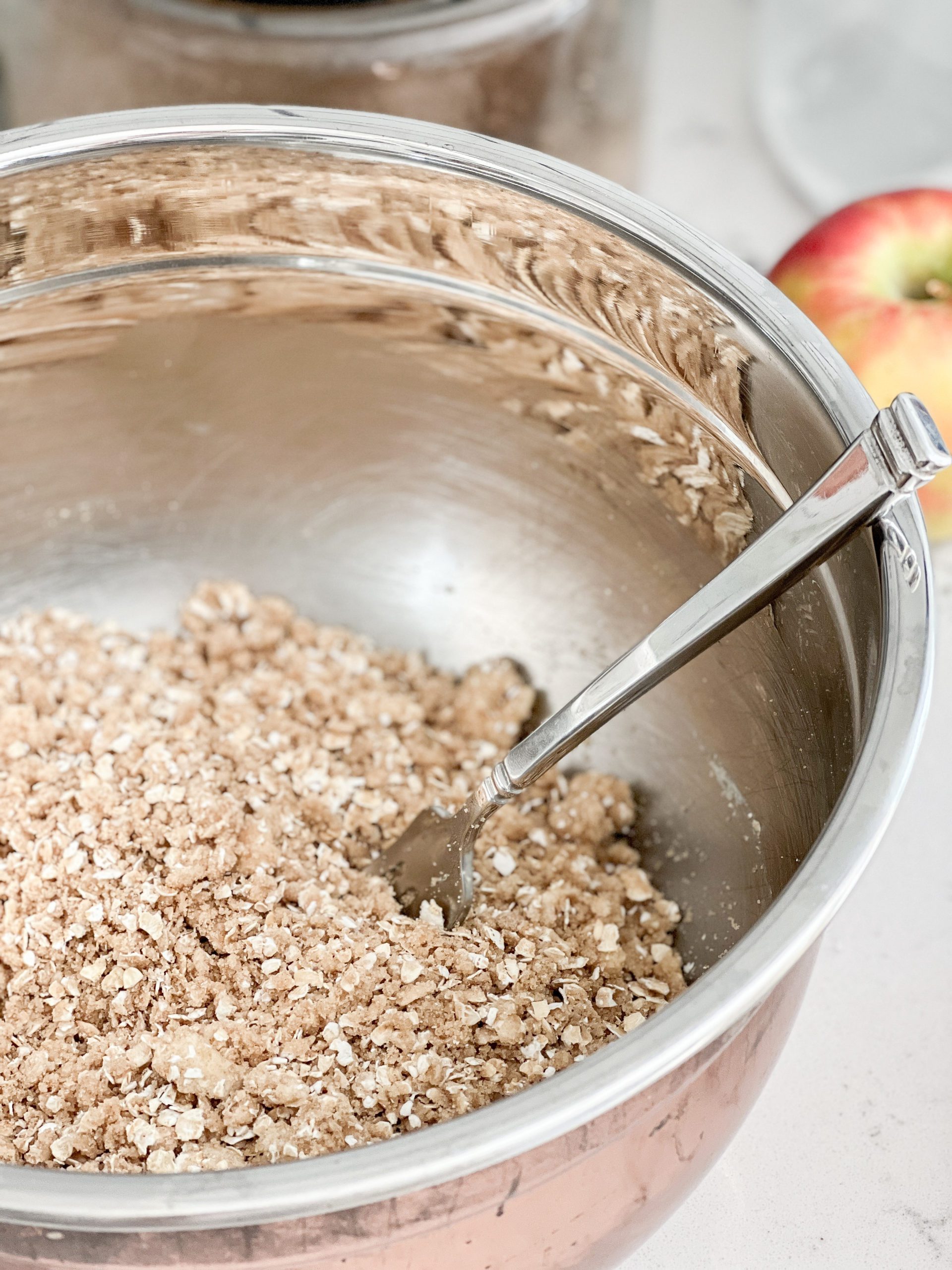 A Perfect and Easy Fall Apple Crisp Recipe - Pasha is Home