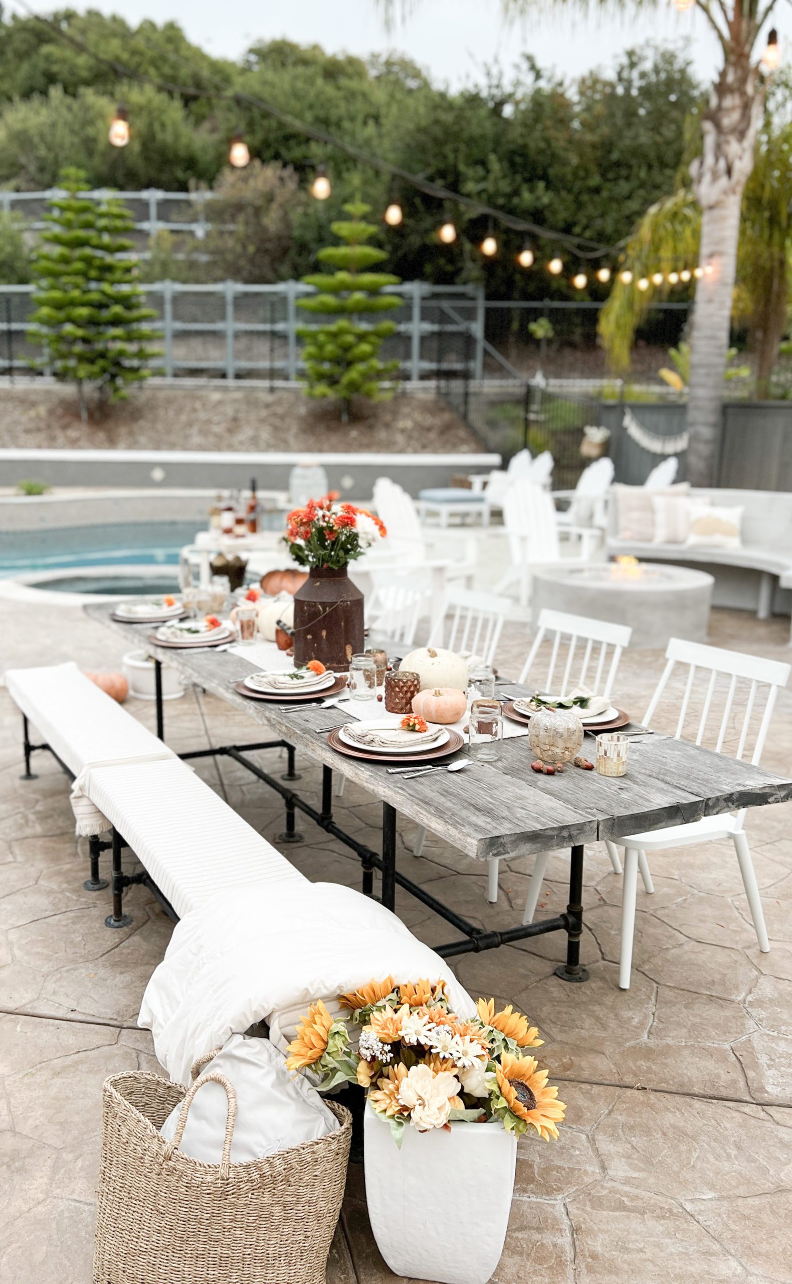 A Simple and Welcoming Friendsgiving Tablescape