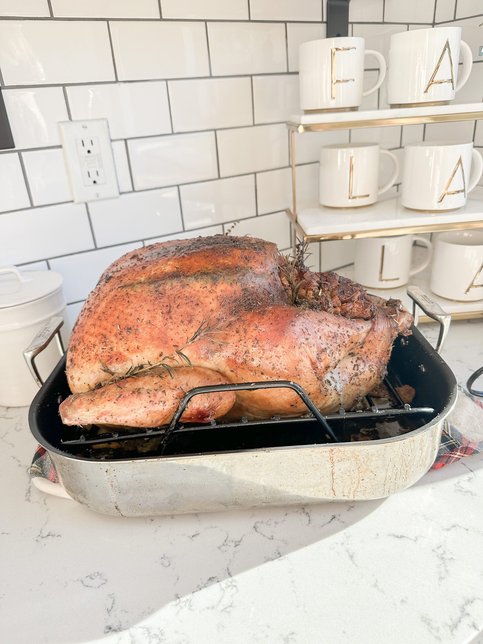 How to Decorate a Thanksgiving Table for a Crowd - Pasha is Home