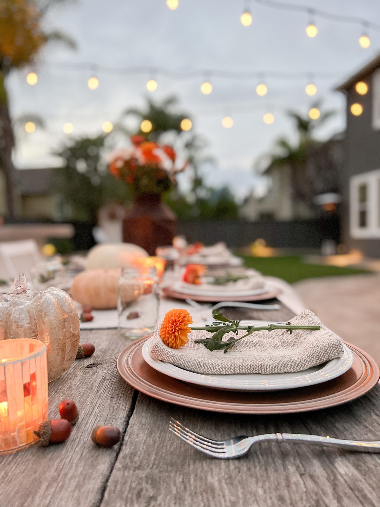 A Simple and Welcoming Friendsgiving Tablescape