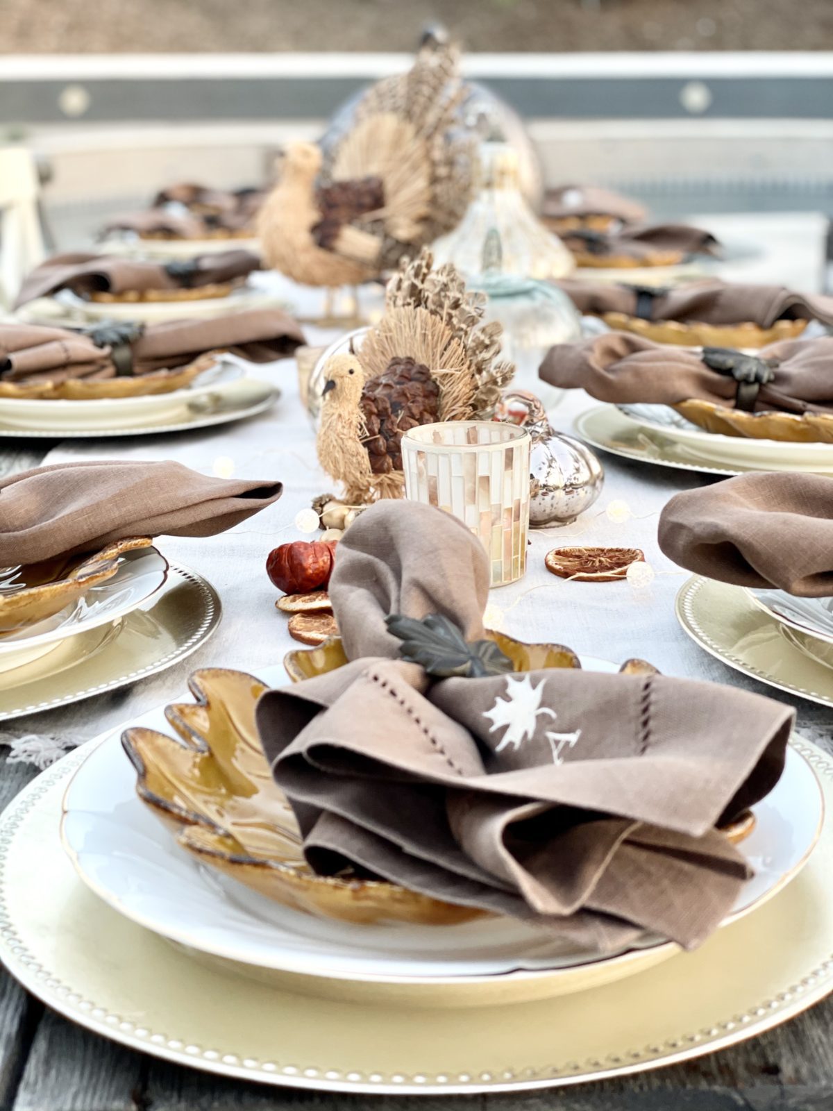 A Simple and Welcoming Friendsgiving Tablescape