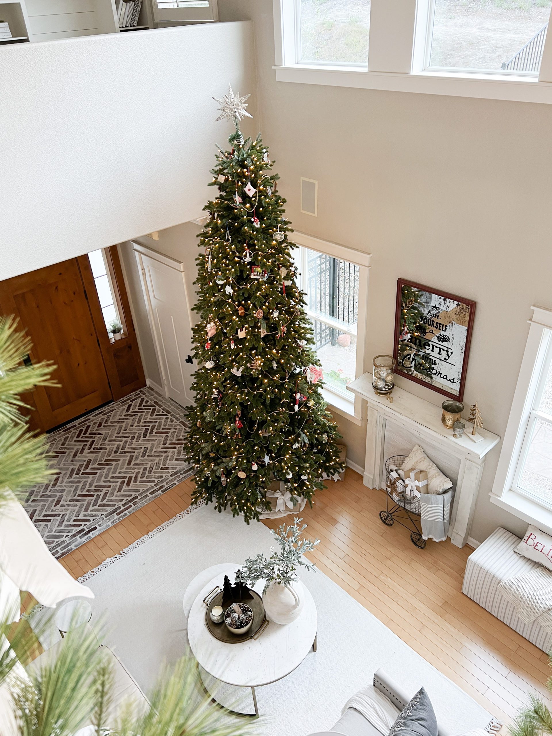 How to Make your Home Festive - A Classy Christmas Home Tour
