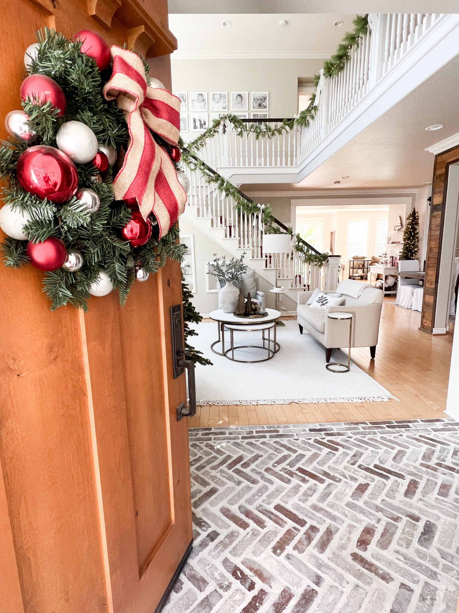 How to Make your Home Festive - A Classy Christmas Home Tour