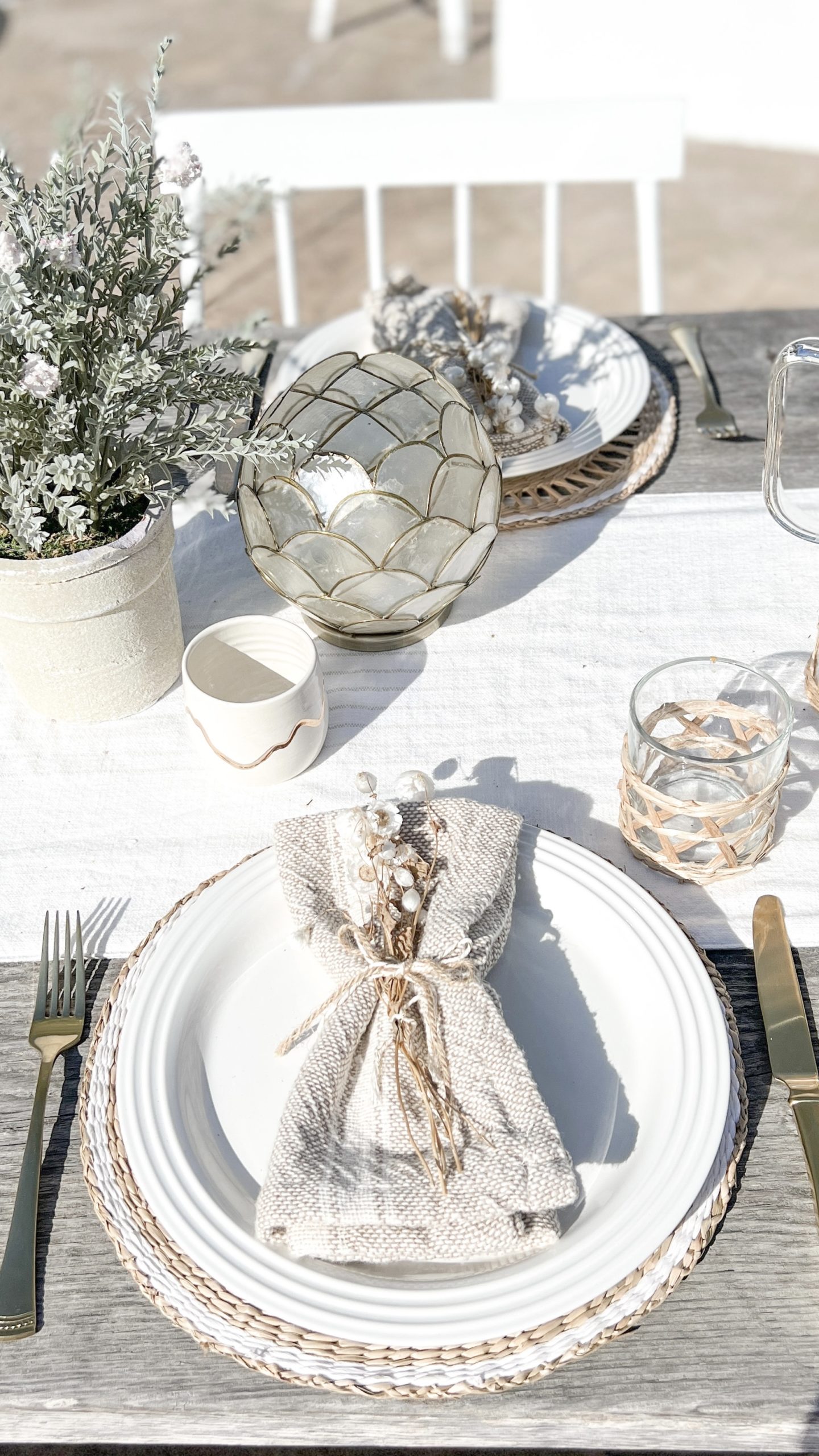 A Simple and Fresh Outdoor Summer Tablescape - Pasha is Home