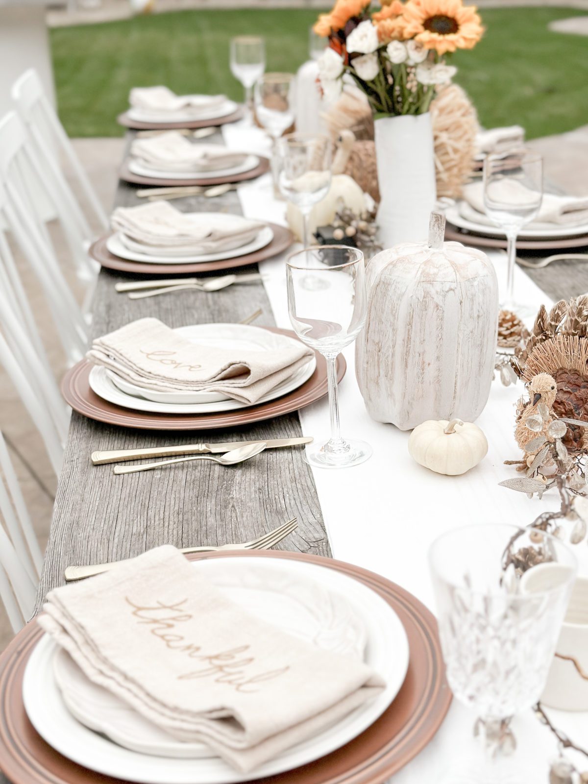 How to Set the Perfect Friendsgiving Table - Pasha is Home