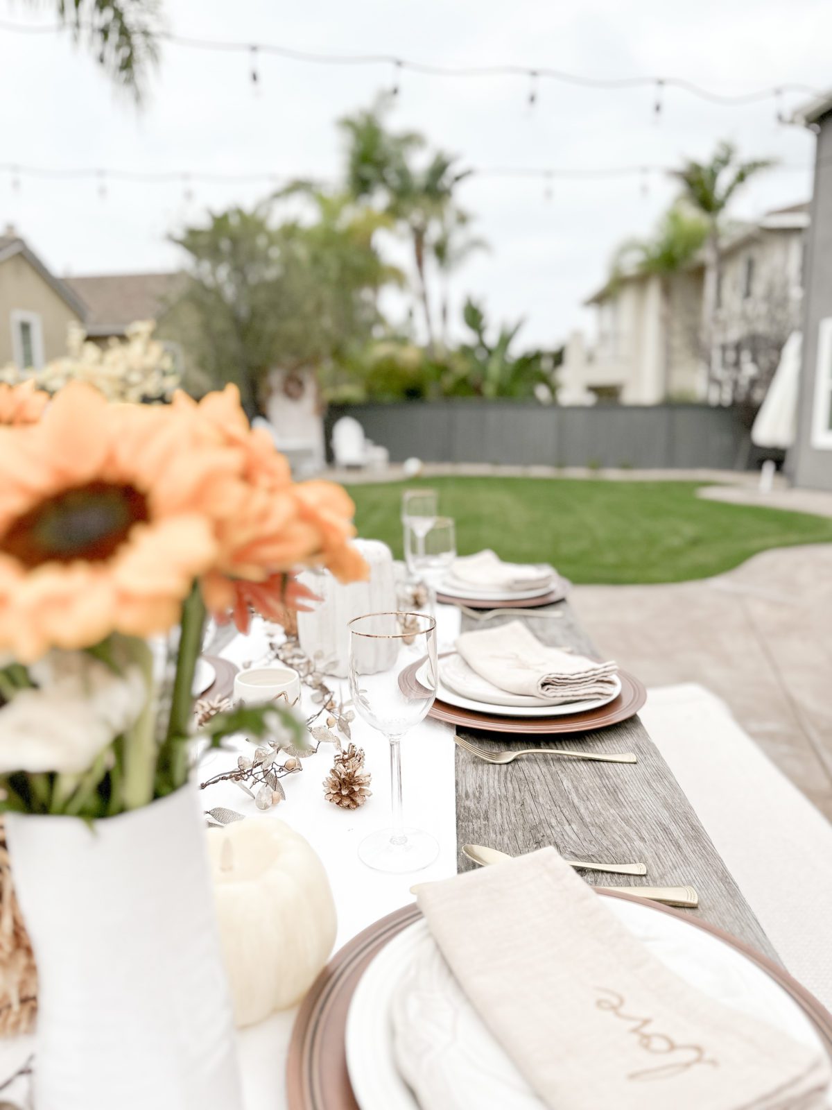 How to Set the Perfect Friendsgiving Table - Pasha is Home