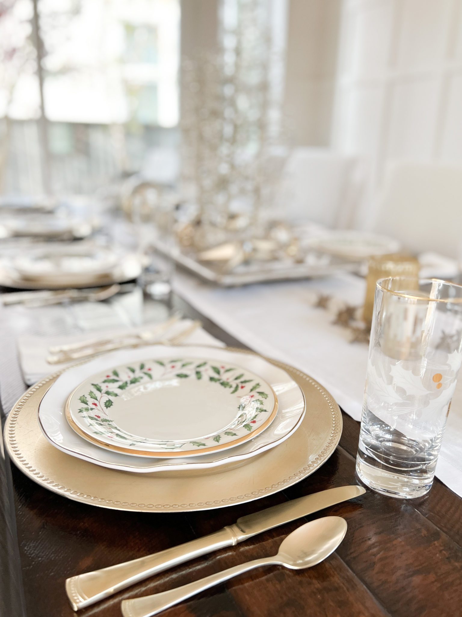 Festive Ways to Decorate the Table for your Holiday Breakfast