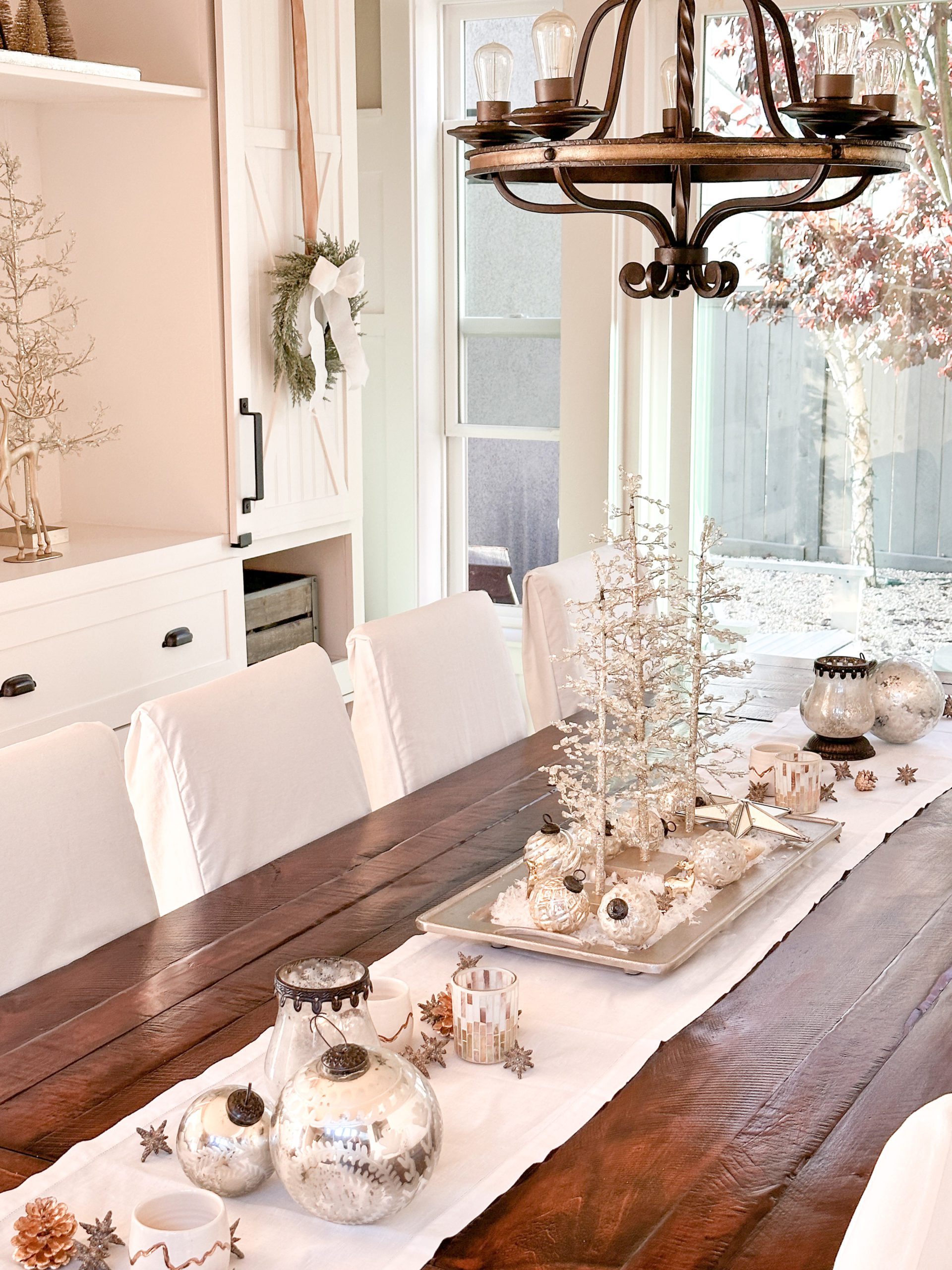 Festive Ways to Decorate the Table for your Holiday Breakfast