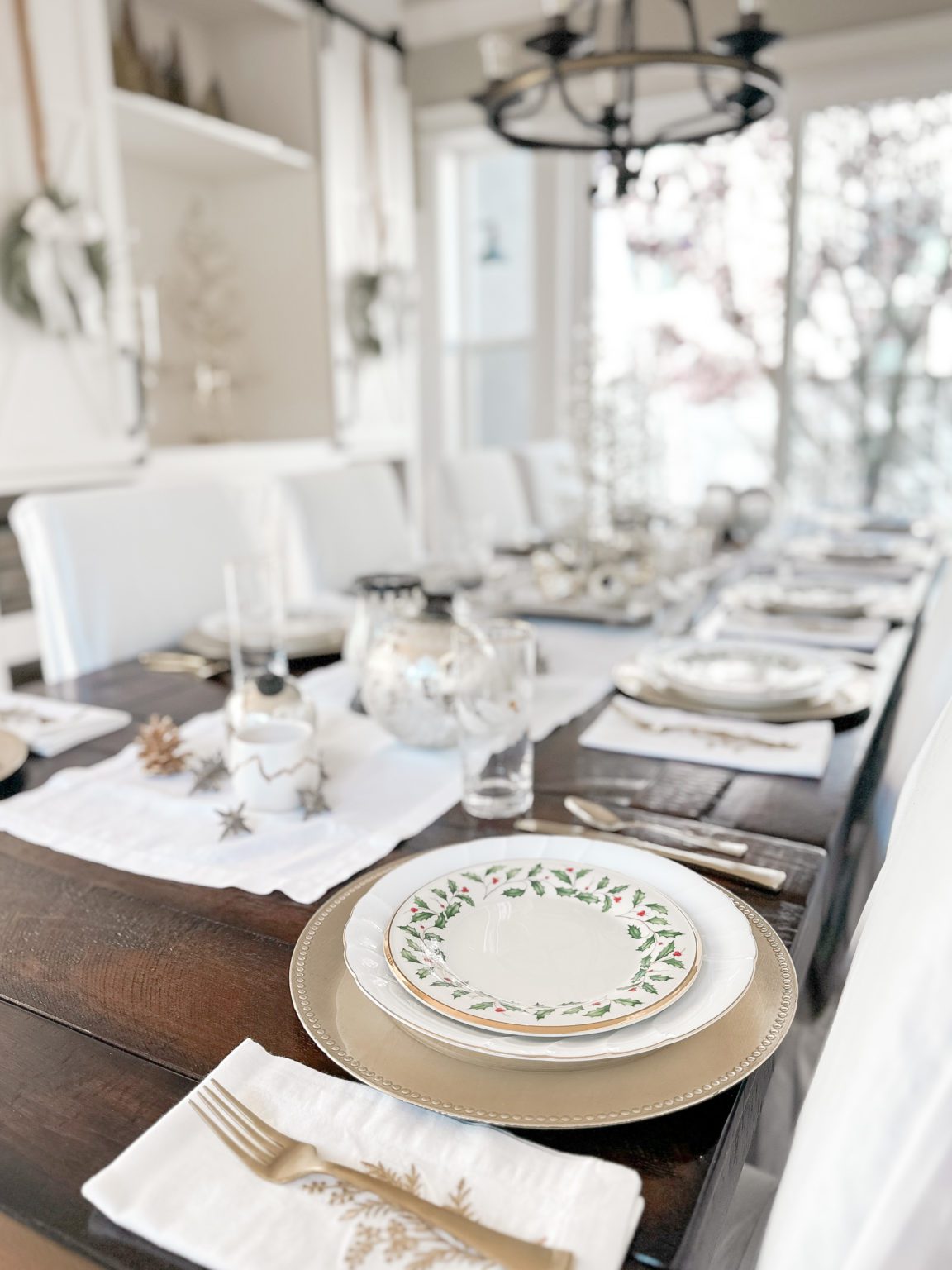 Festive Ways to Decorate the Table for your Holiday Breakfast