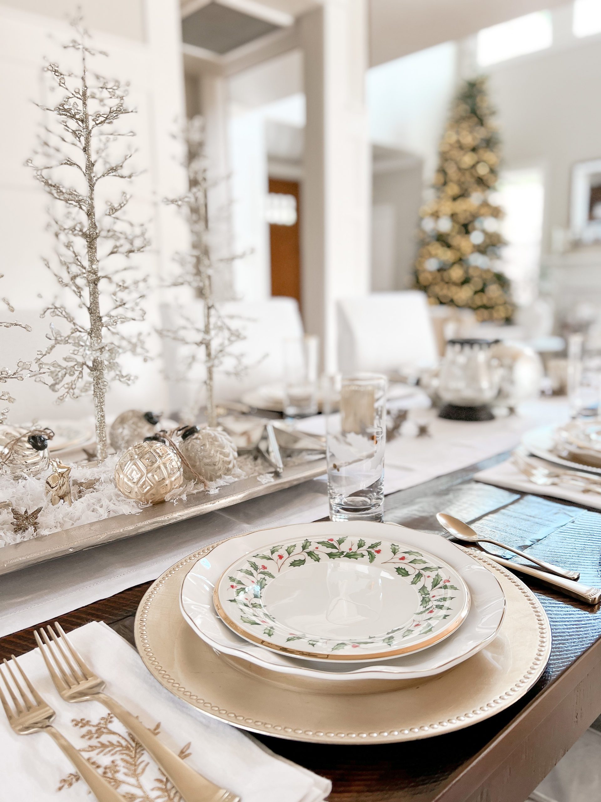 Festive Ways to Decorate the Table for your Holiday Breakfast