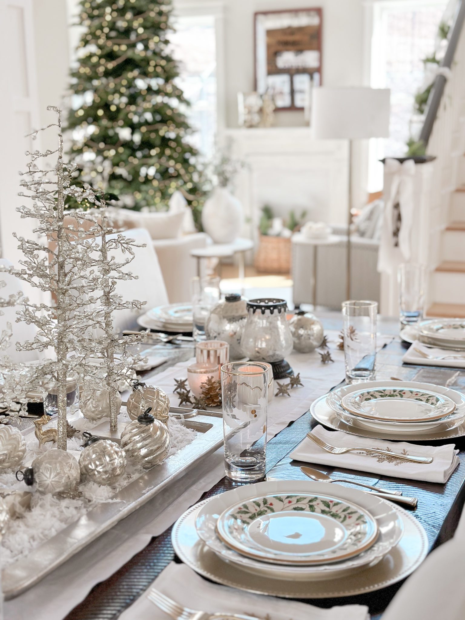 Festive Ways to Decorate the Table for your Holiday Breakfast