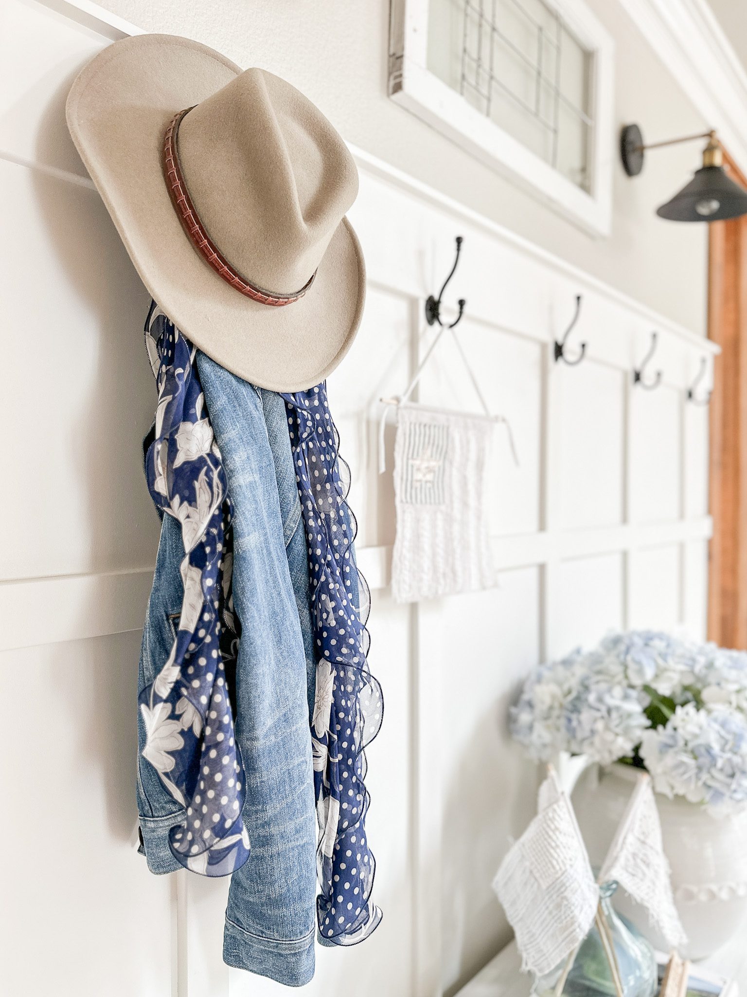 Easy and Effortless Americana Decor Ideas for the Entryway