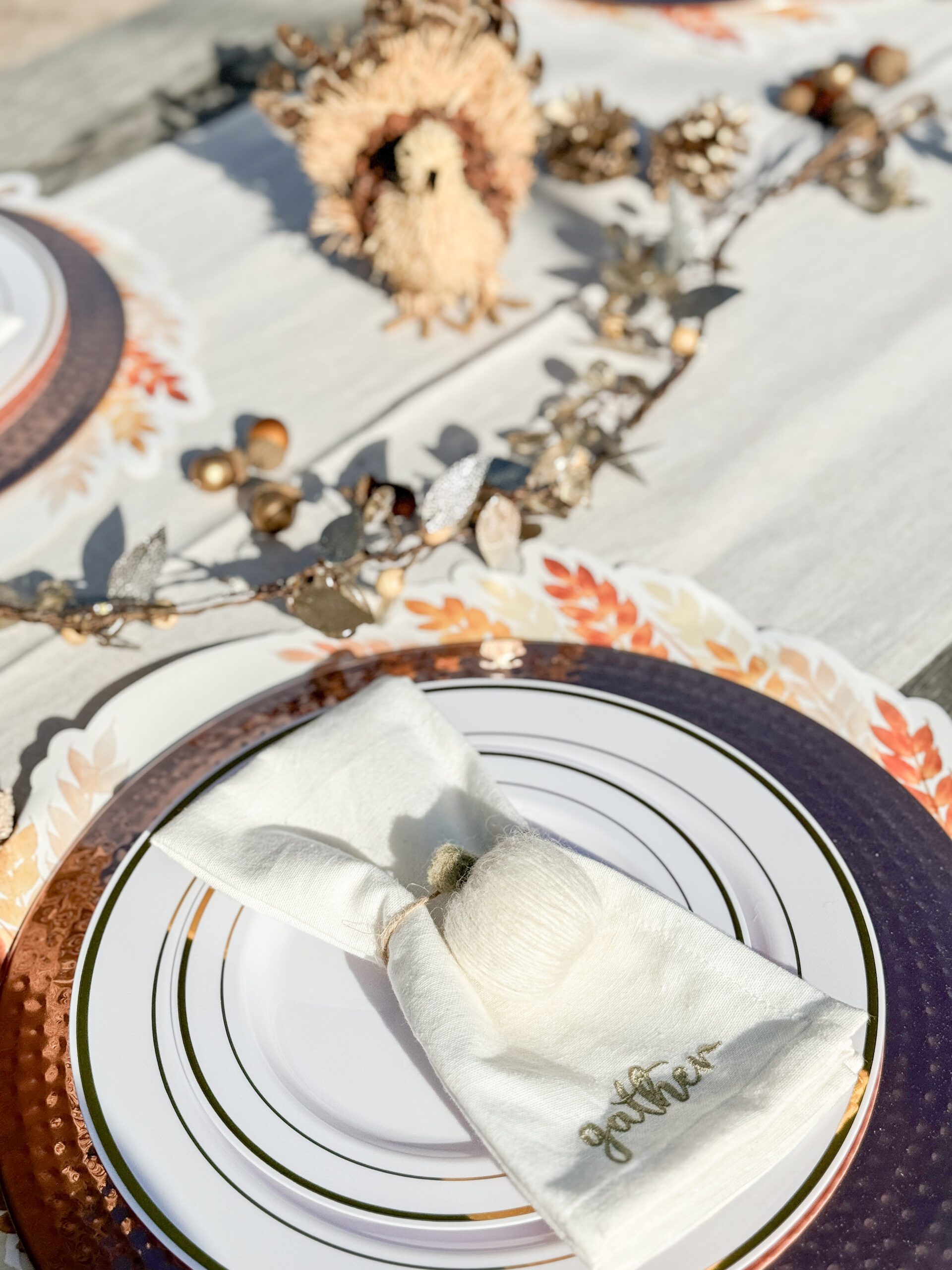 How to Decorate a Thanksgiving Table for a Crowd - Pasha is Home