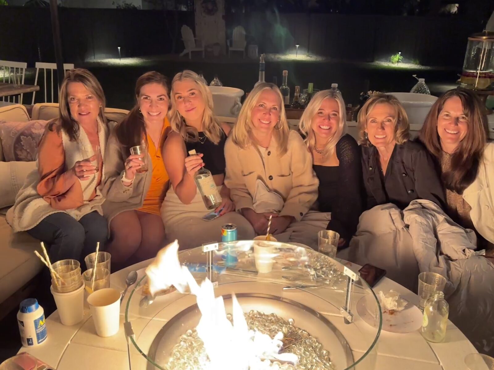 How to Decorate a Thanksgiving Table for a Crowd - Pasha is Home