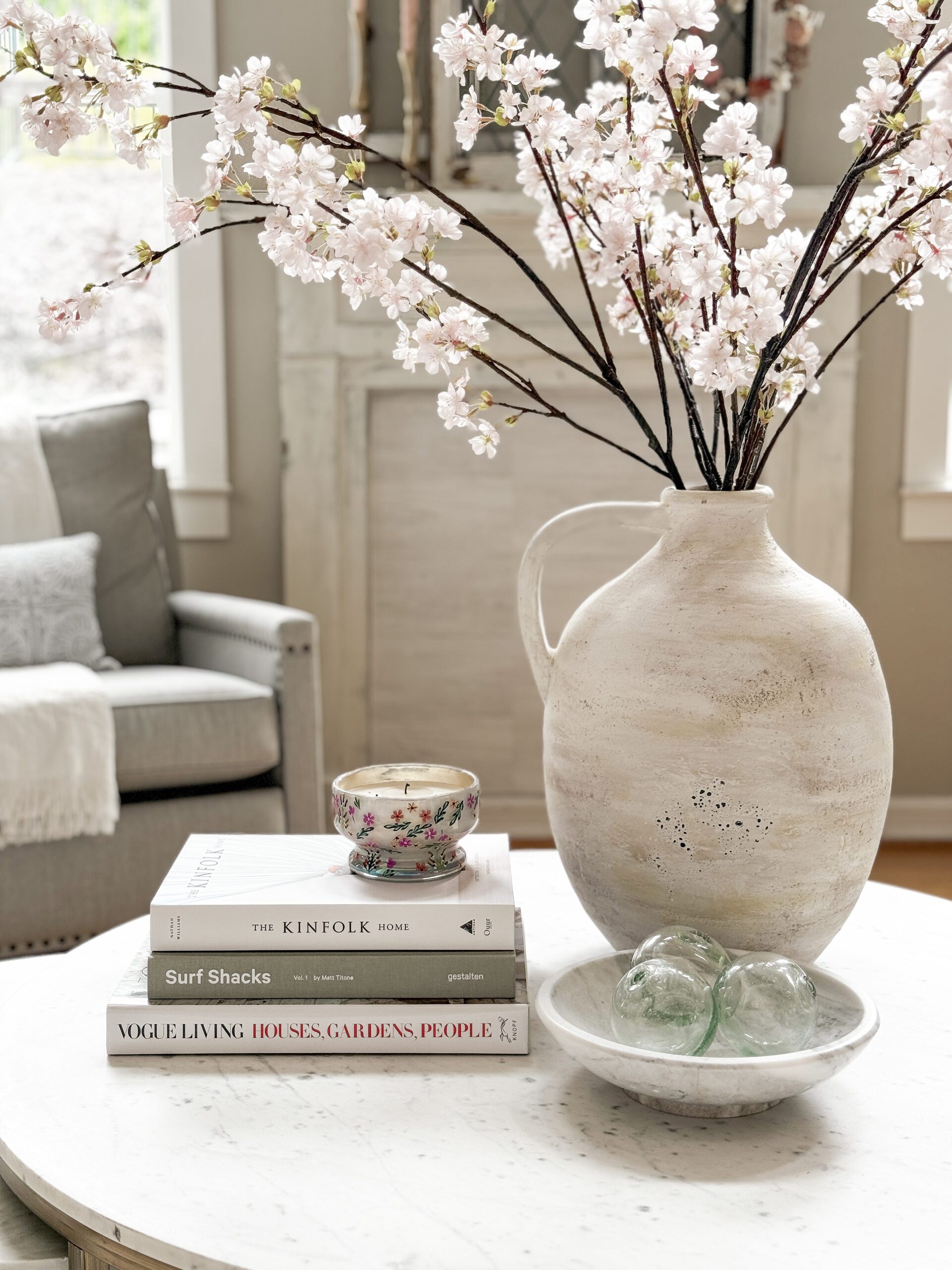 How to Blend Books into your Spring Decor - Pasha is Home