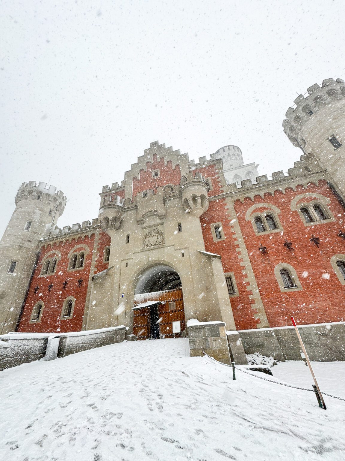 A Winter Day Trip to Neuschwanstein Castle and Füssen